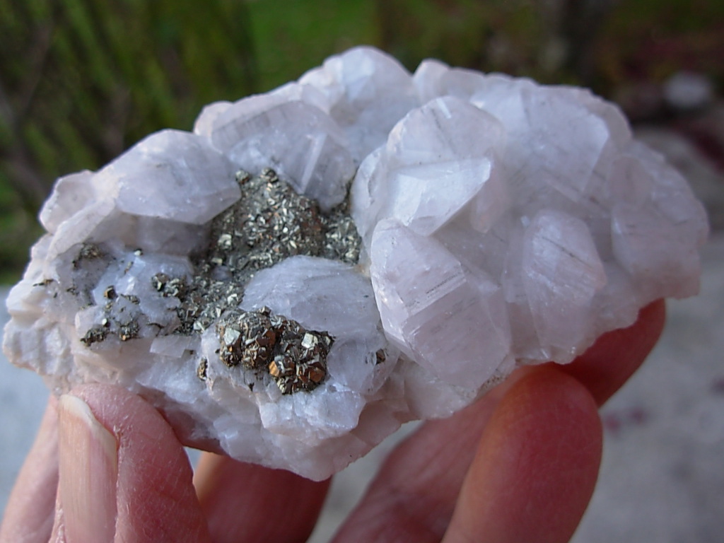 Spirit Rock Shop – We sell Rocks and Minerals from all over the world.