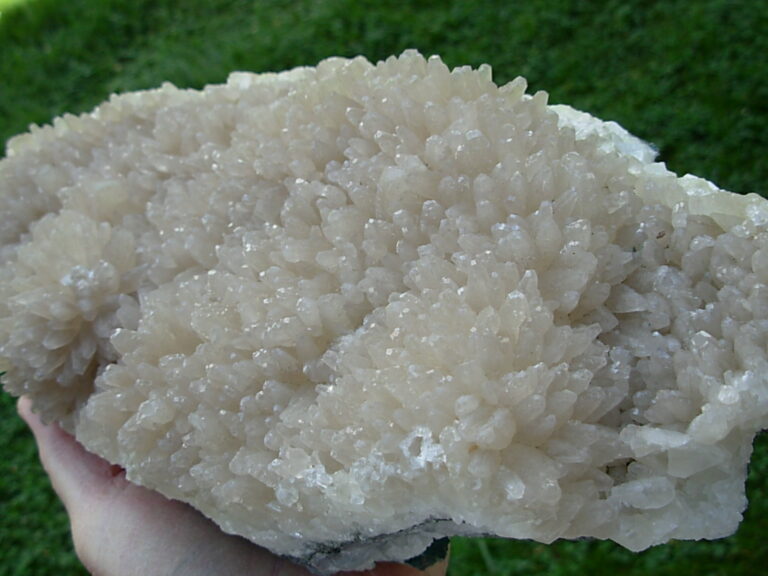 Fluorescent 12 Dogtooth Crystal Plate from Peru - Spirit Rock Shop