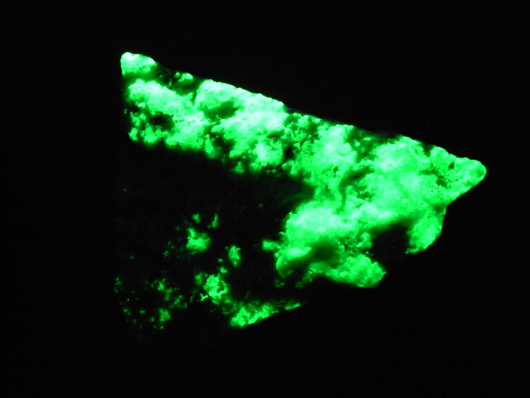Fluorescent 20 Rare Green Opal var Hyalite from the Chalk Mountain Mine ...